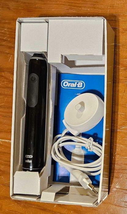 Oral-B Pro Series 3 + Pack 4 escovas Carnide • OLX.pt