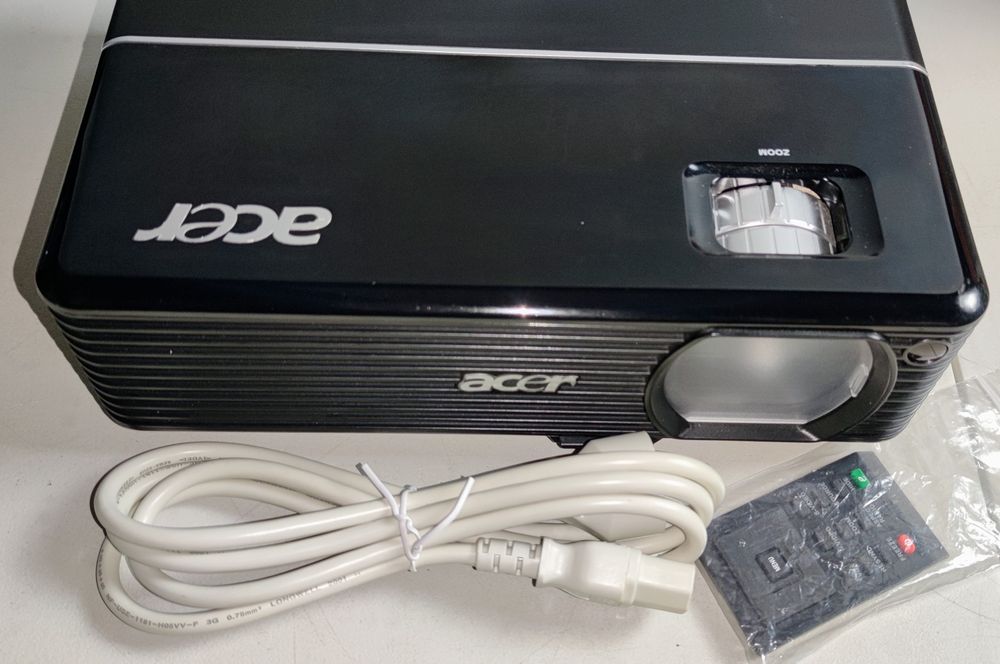 Projetor digital Acer P1165E - como NOVO c/ Comando Corroios • OLX Portugal