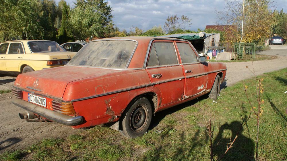 Mercedes w-115 disel 2.0 Ślesin • OLX.pl