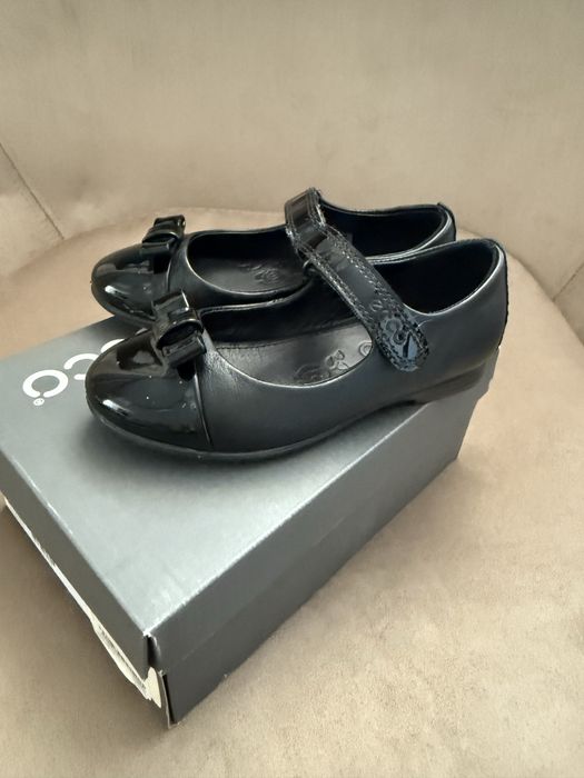 Шкіряні нарядні туфельки Ecco на дівчинку, 27 розмір: 800 грн. - Дитяче взуття Київ на Olx