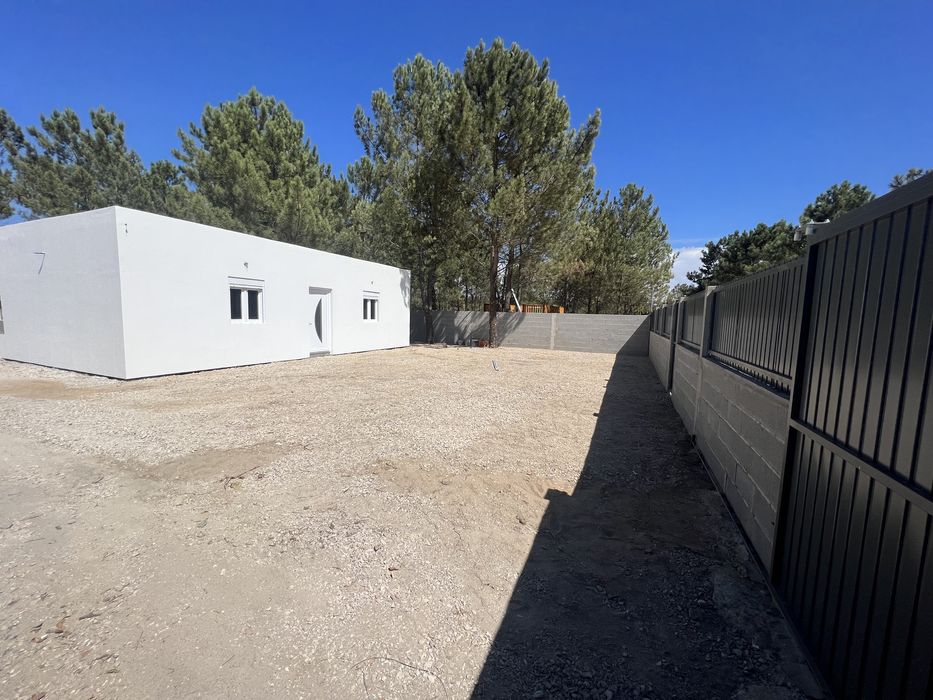 Casa de Madeira com terreno e revestimento capoto Fernão Ferro • OLX ...