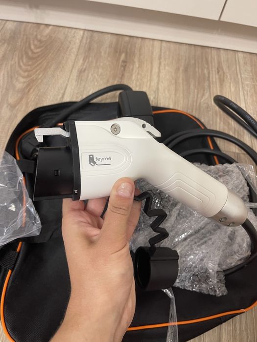 Зарядка для електромобіля Feyree 3.6 KW 16A 3.5м Type 1: 3 600 грн. - Пускові та зарядні ...