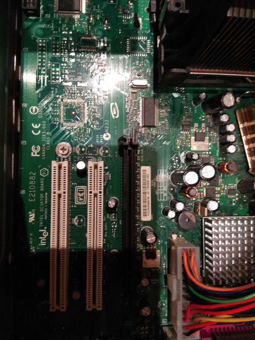 I945 + клавиатура с подсветкой REAL-EL 7011 Backlit + Logitech M-SBF90: 250 грн. - Настільні ...