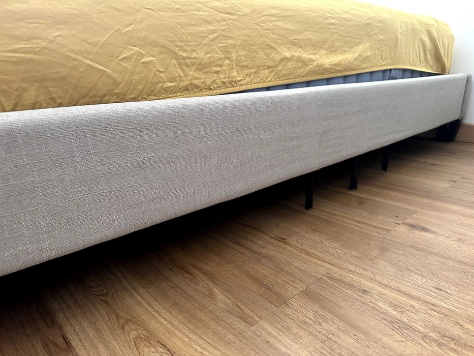 Estrutura de cama em bom estado Campolide • OLX.pt