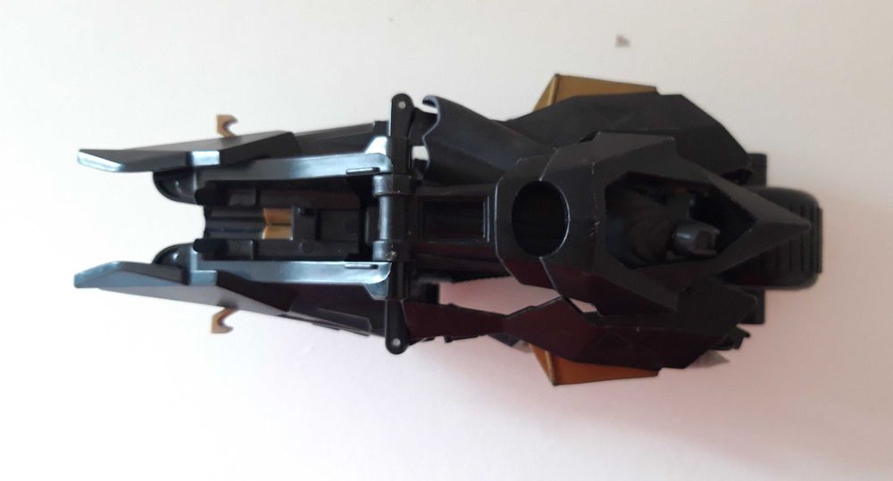 Mota e figura Batman, DC Comics Fiães • OLX.pt