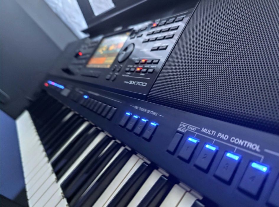 Терміново продам синтезатор YAMAHA PSR-SX700 Синтезатор YAMAHA PSR-SX7 ...