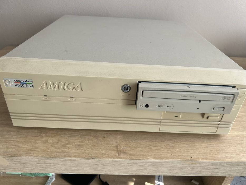 Amiga 4000/30, klawiatura oraz mysz Kunice • OLX.pl
