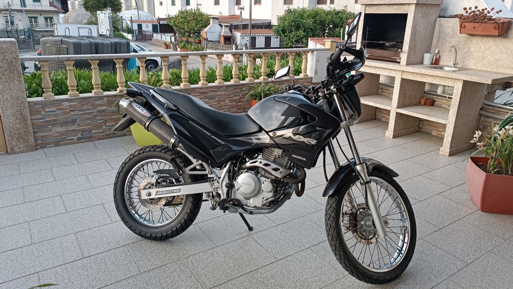 Vendo Honda NX 400 Barqueiros • OLX.pt