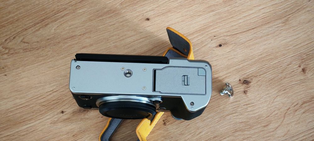 Fujifilm XT5 Fuji XT-5 dodatkowy grip, 3 oryginalne akumulatory Wrocław ...