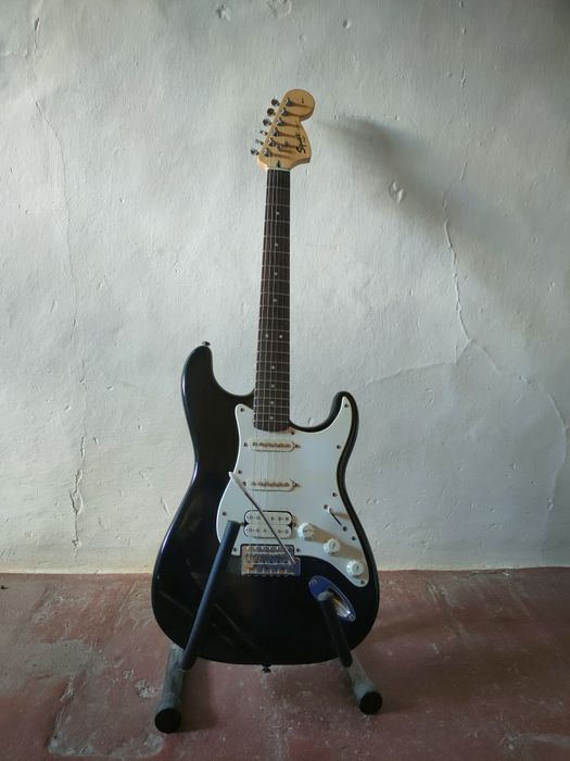 Fender Squier Affinity Strat e amplificador Fender Bullet 150 Beja ...