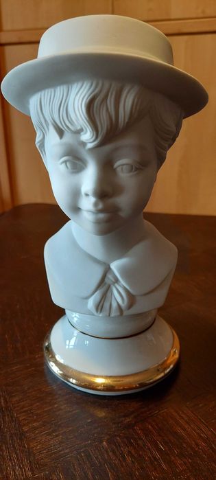 Porcelanowa Figurka chłopca - biskwit, sygnowana Wrocław Śródmieście ...