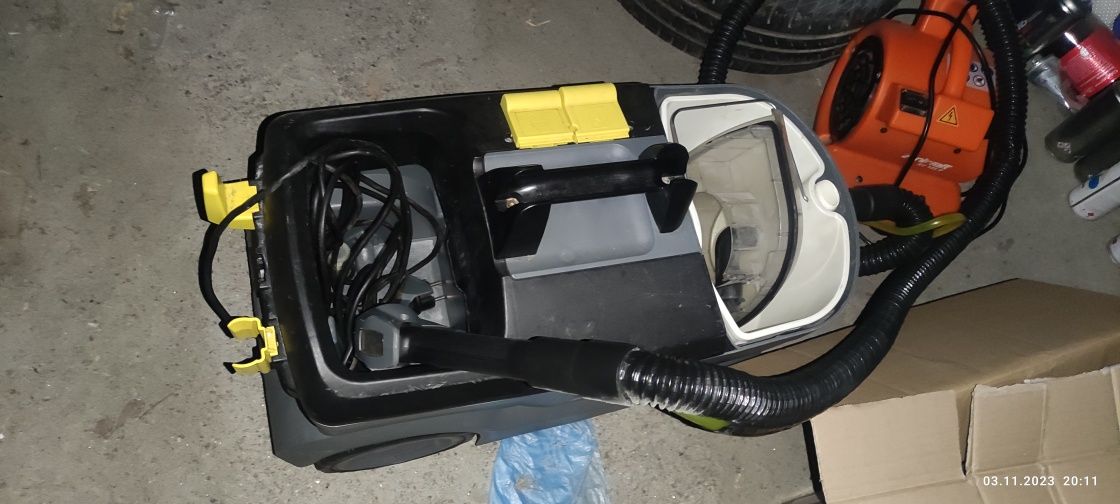 Продам профессиональный моющий пылесос экстрактор,Karcher Керхер: 17 ...