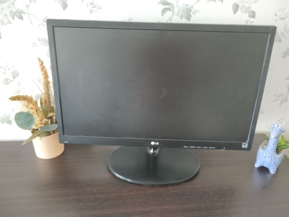 Монітор LG 22M38A-B Full HD LED 1920x1080 в гарному стані: 1 300 грн ...