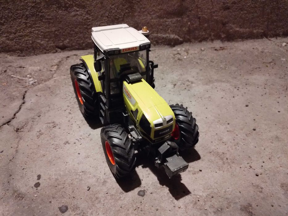 Model traktora Claas; UniFortune 1:32 Katowice Załęska Hałda-Brynów cz ...