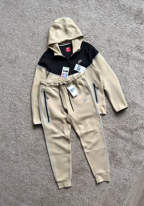 Костюм Nike Tech Fleece Reflective 2026: 4 145 грн. - Спортивні костюми ...