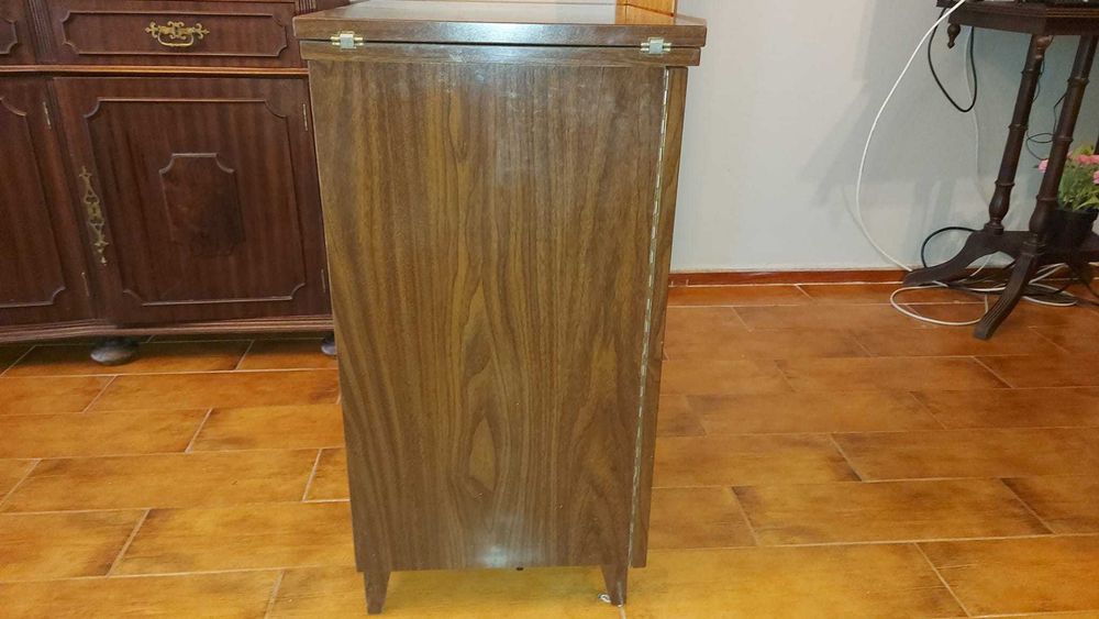 Máquina Costura Oliva CL 50 com móvel e motor/pedal elétrico Paranhos ...