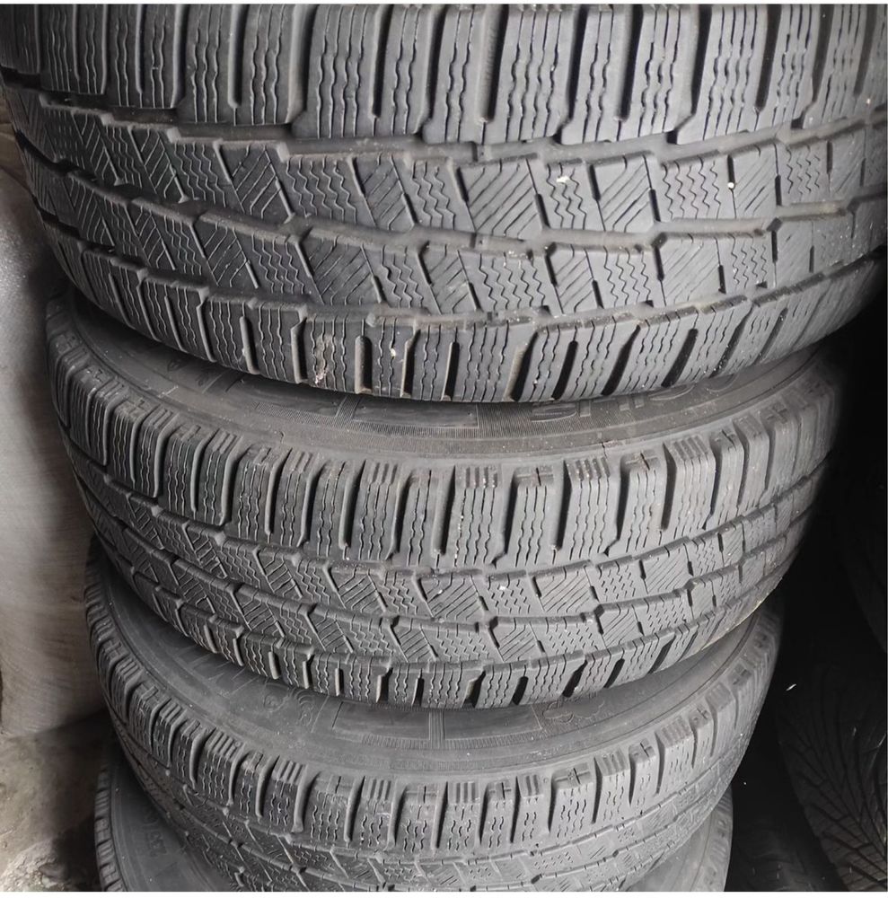Продам резину 235/65/16С: 2 000 грн. - Автошини Березове на Olx