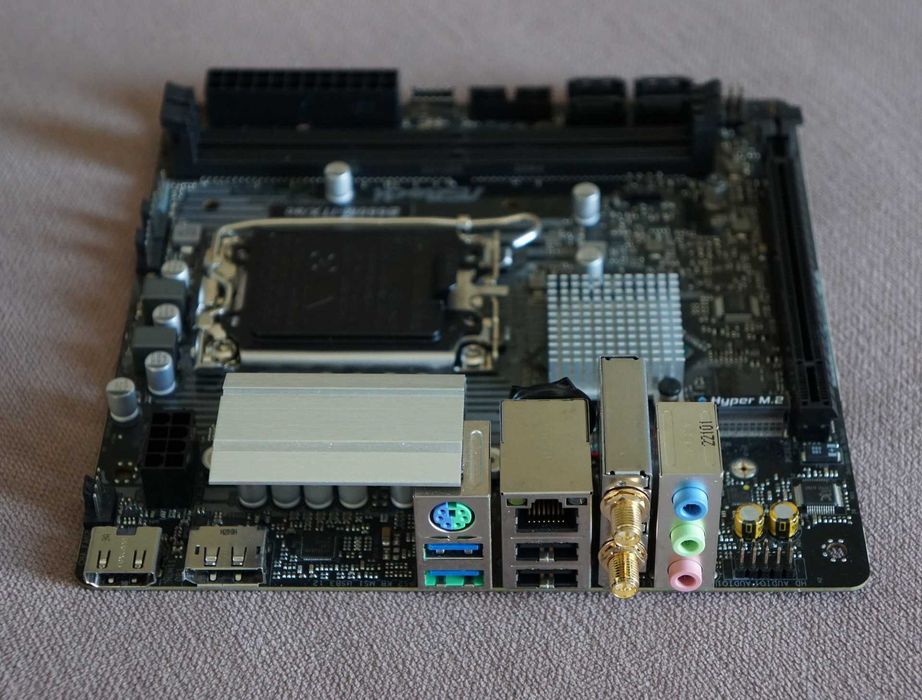 Mini ITX материнська плата ASRock B660M ITX/AC DDR4 LGA 1700: 4 570 грн ...