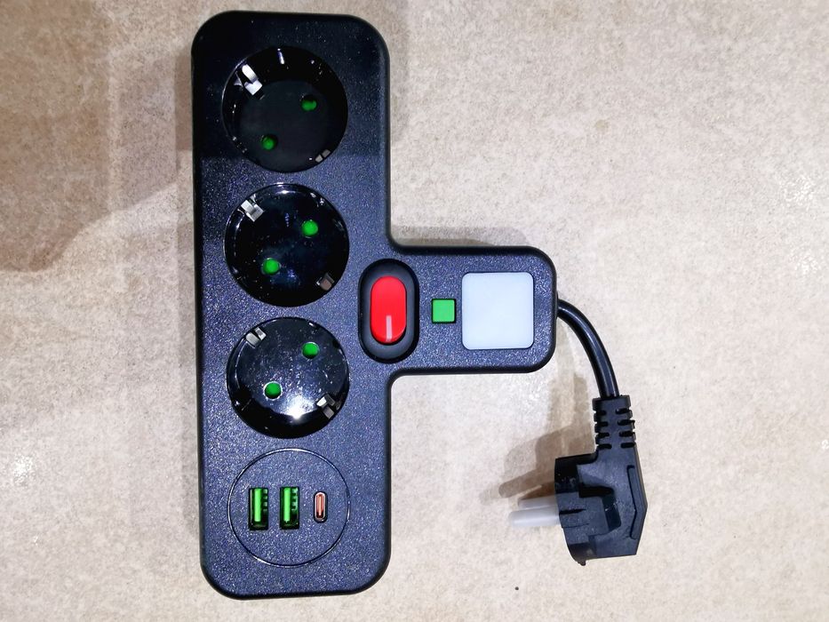 Nowy rozgałęziacz z USB-C i latarką LED | Czarny Piaseczno • OLX.pl