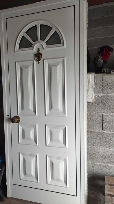 Porta de alumínio exterior Viseu • OLX.pt