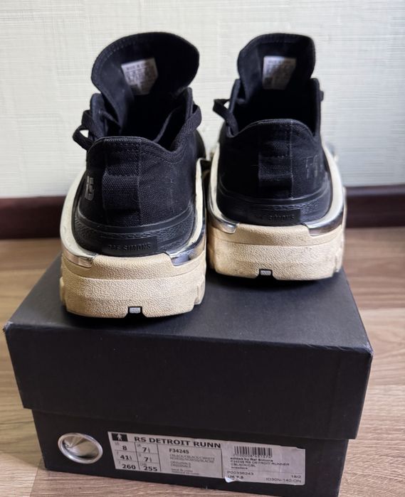 Оригінальні кросівкі Raf Simons Adidas Detroit Runner in Core: 6 000 ...
