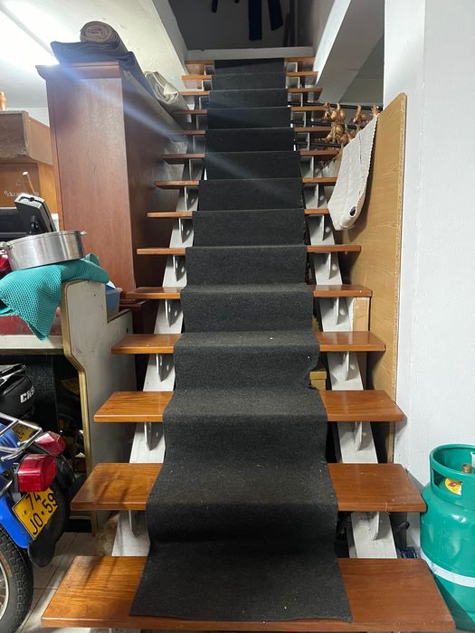 Escadas em ferro e madeira! Paredes • OLX.pt