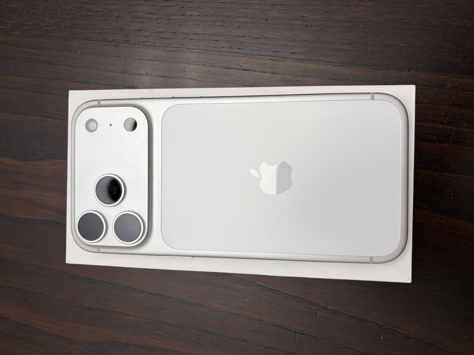 Iphone 17 pro Max 256gb silver Vila de Prado • OLX.pt