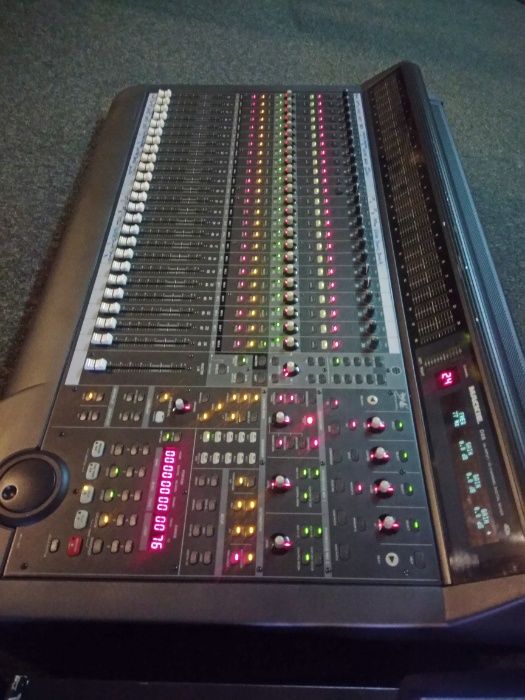 Mackie D8B - 56Input/72 Channel Digital Mixer, Mesa de Som Digital ...
