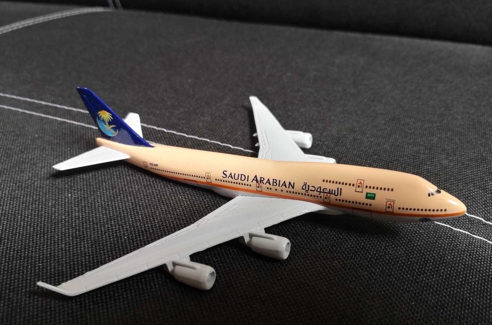 Samolot model samolotu metalowy ok 16 cm Saudi Arabian Łódź Widzew • OLX.pl