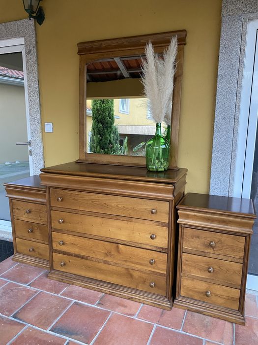 Cómodas e duas mesinhas de cabeceira castanho São Pedro de France • OLX.pt