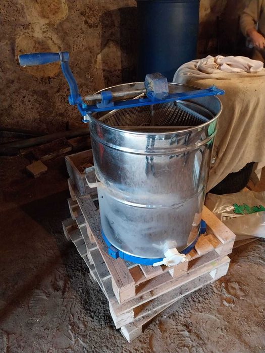 Relador+Prensa de Uvas+ Diluidor mel Urgezes • OLX.pt