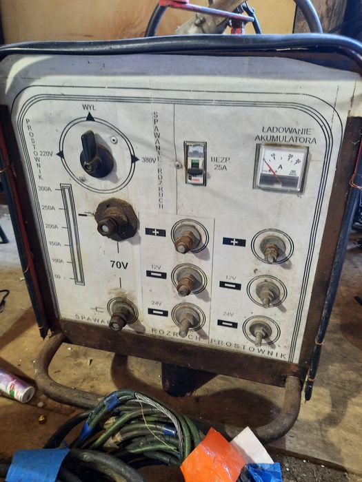 Spawarka transformatorowa typ ST-250 z urządzeniem rozruszcznikowym ...