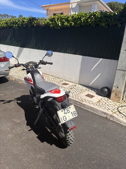 Mota Yamaha Xt 125x Cascais E Estoril • OLX.pt