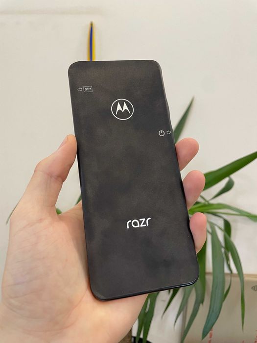 НОВИЙ Motorola Razr 2024 8/256GB Spiritz Orange RSIM: 16 750 грн ...