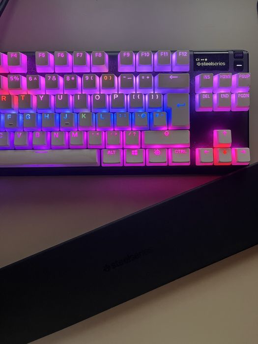 Teclado Apex Pro TKL (White Prism Keycaps) Areeiro • OLX.pt