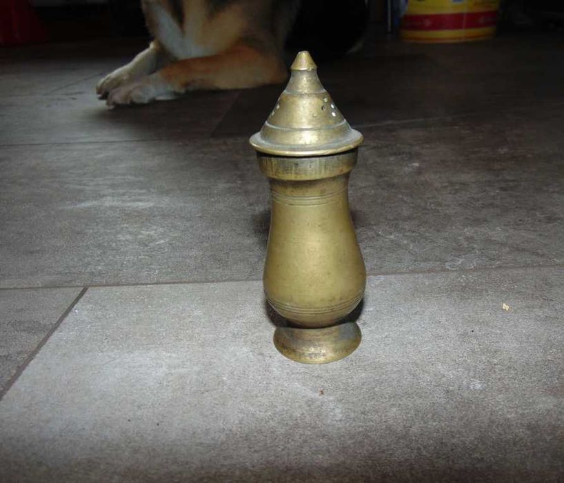 Stara mosiężna solniczka lub na pieprz Czechowice-Dziedzice • OLX.pl