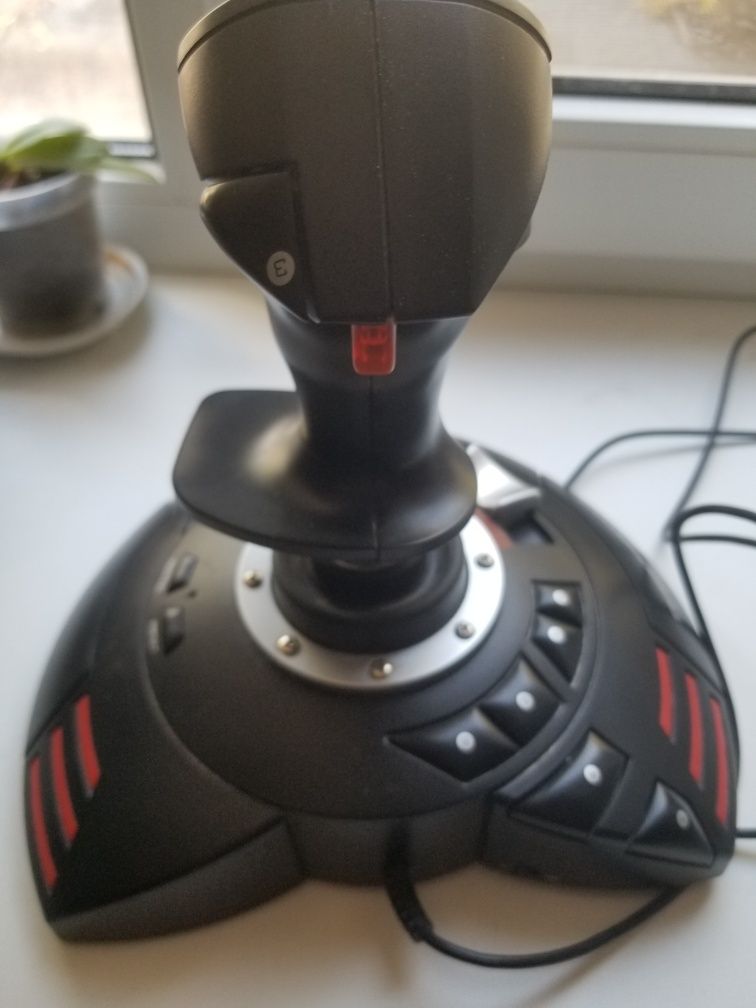 Джойстик thrustmaster t-flight stick x: 1 200 грн. - Аксесуари Миколаїв ...