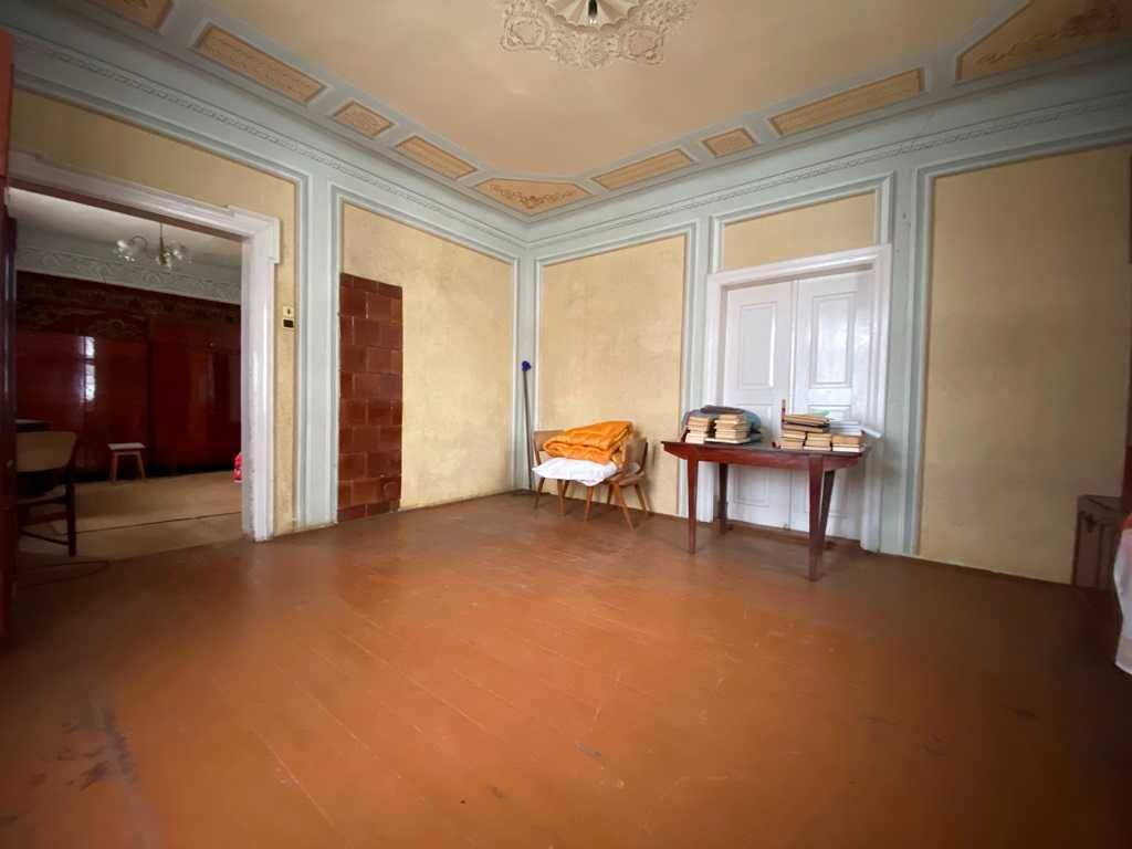 Продаж будинку у центральній частині міста 41 900 Продаж будинків