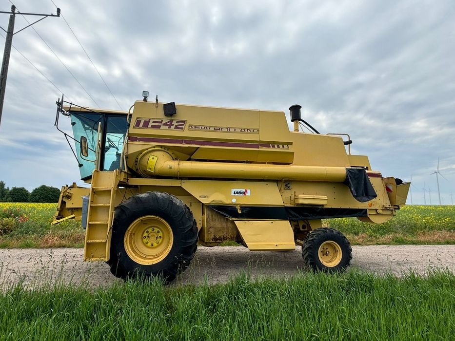 Kombajn zbożowy new holland TF42 Człuchów • OLX.pl