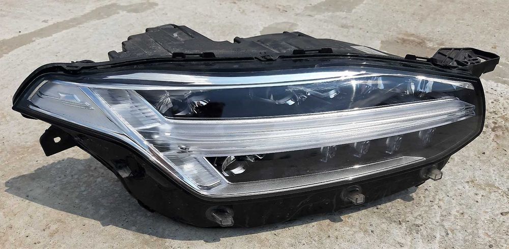 Volvo XC90 Фара 31655720: 1 000 $ - Передні фари Київ на Olx