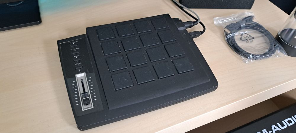 AKAI MPD16 | DAW controller | Midi | Czarny | Robakowo • OLX.pl