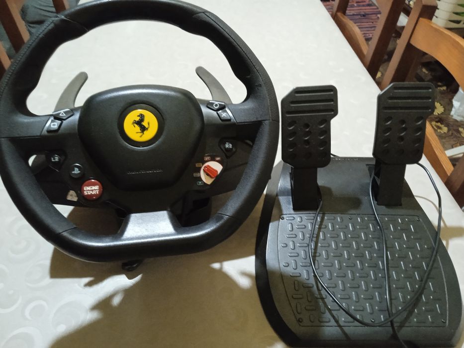Volante da Ferrari PS4/PS5 Freixo Espada à Cinta • OLX Portugal