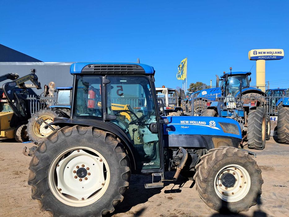 Trator Agrícola Especializado New Holland Beja (Santiago Maior E São ...