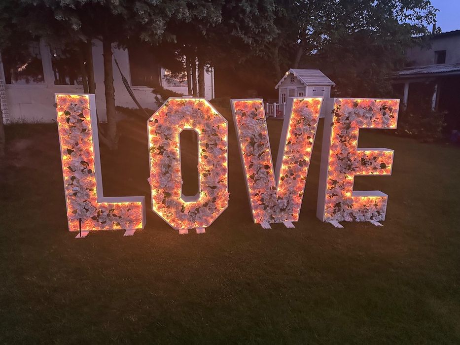 Napis LOVE led wynajem Szamocin • OLX.pl