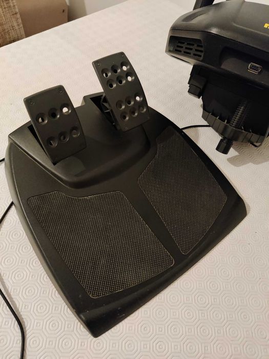 Volante Logitech Momo Racing Charneca De Caparica E Sobreda • OLX Portugal