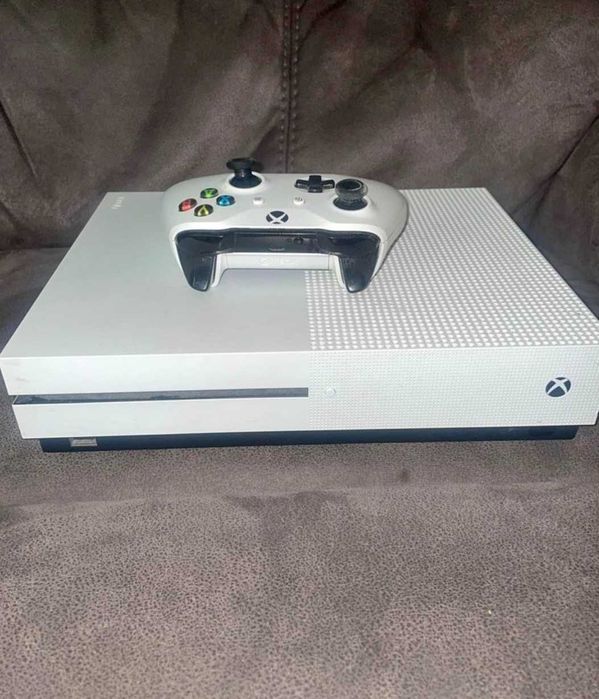 X- box 1s com 1 comando Benfica • OLX Portugal
