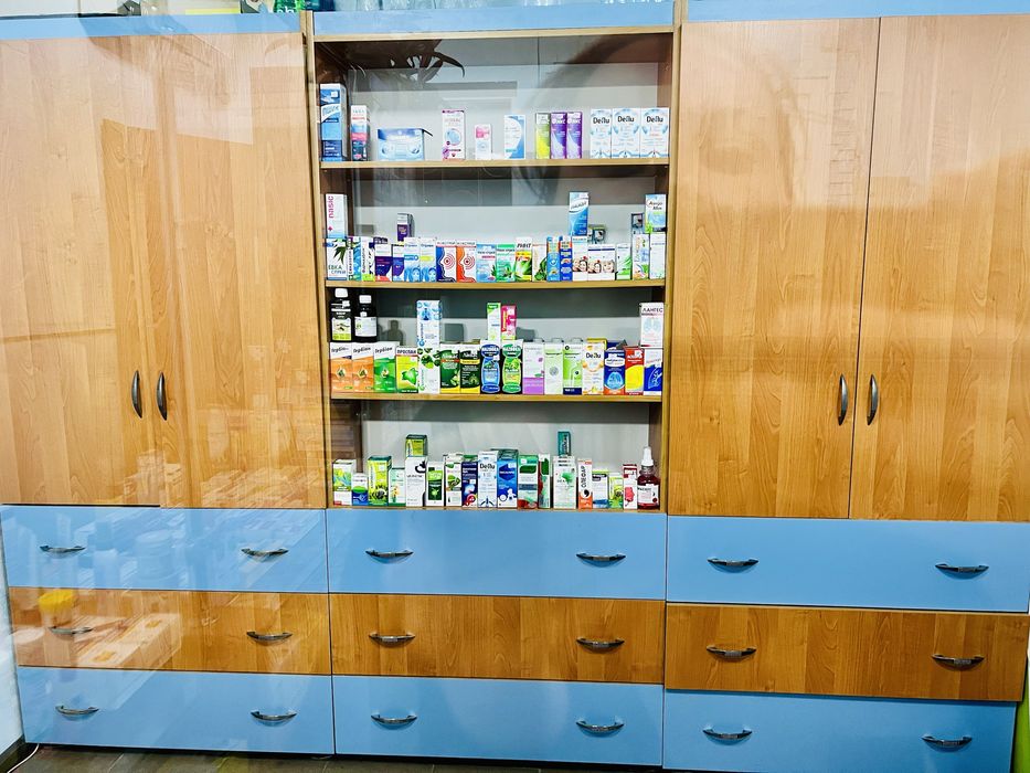 Комплект меблів для аптеки вітрина шкаф 10 000 грн Офісні меблі Кривий Ріг на Olx