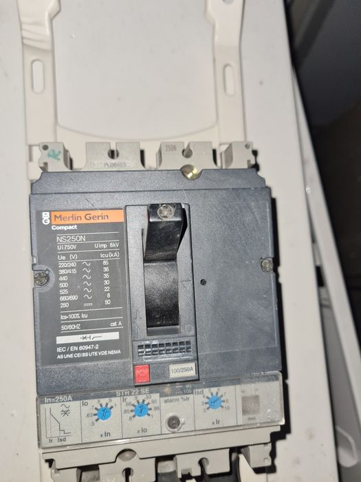 Wyłacznik rozłącznik 250 A Merlin Gerin NS250N Dębica • OLX.pl