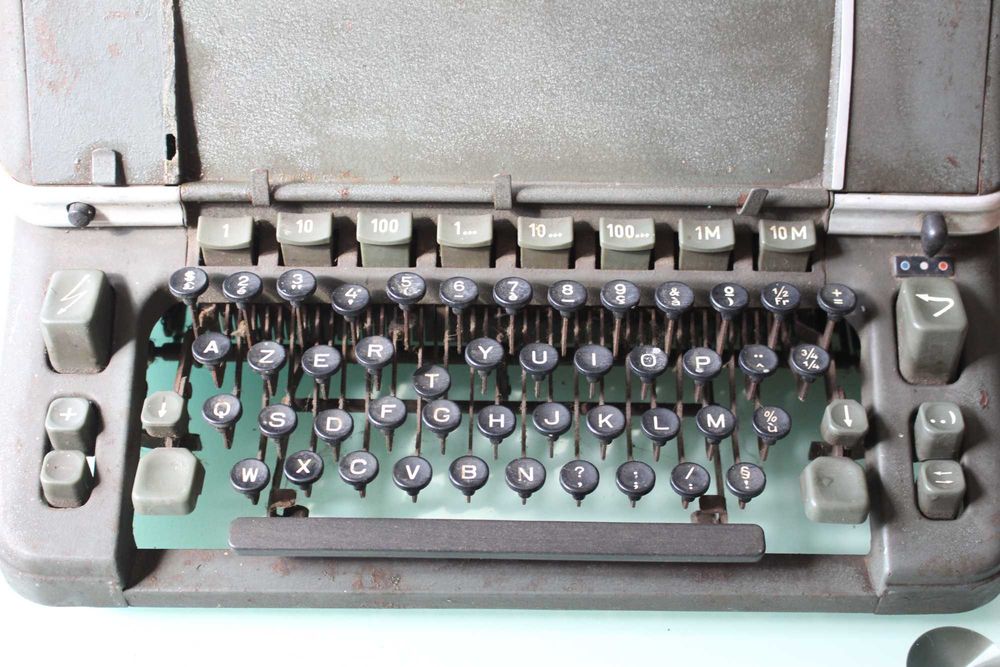 Antiga máquina de escrever Hermes Azeitão (São Lourenço E São Simão ...