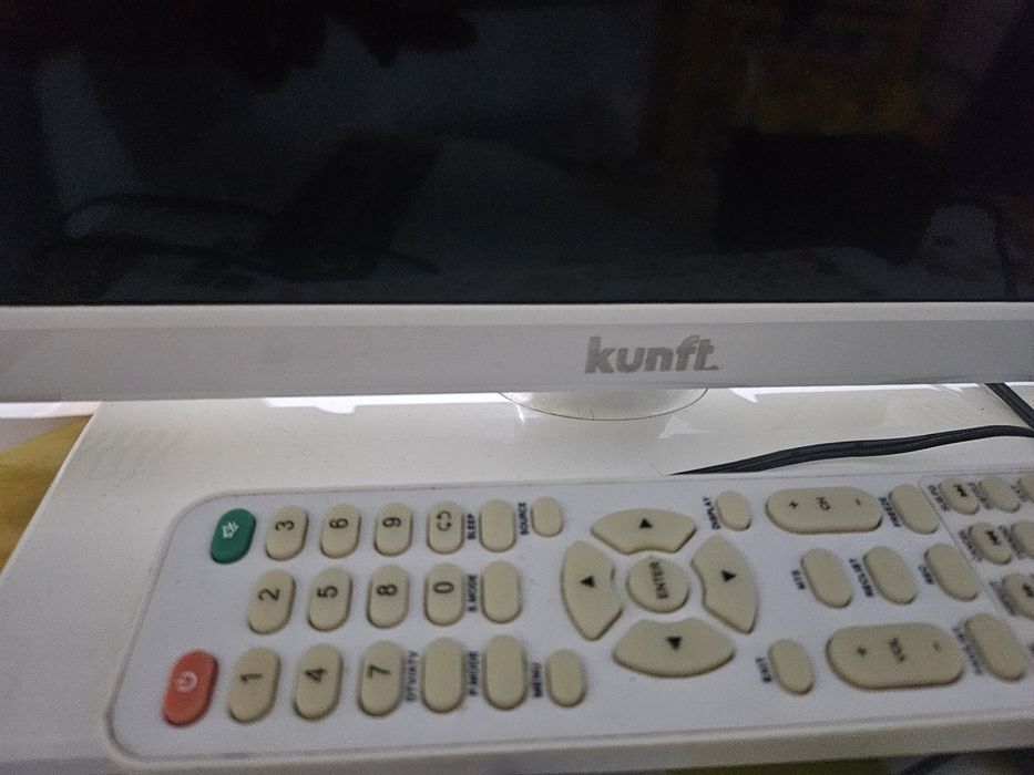 Televisão branca de 24 polegadas KUNFF Mafamude E Vilar Do Paraíso • OLX.pt